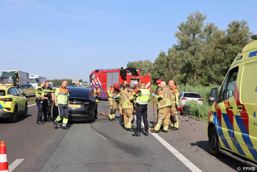 Ongeluk bij Waspik zorgt voor file en afsluiting op A59